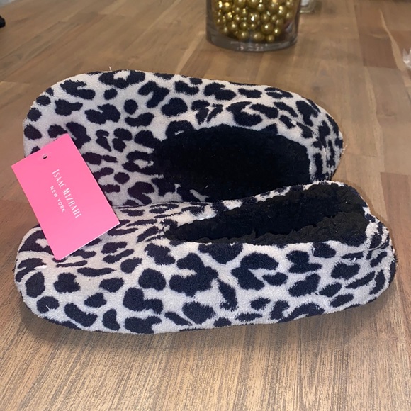 Isaac Mizrahi | Shoes | Isaac Mizrahi Leopard Print Slippers Sherpa ...